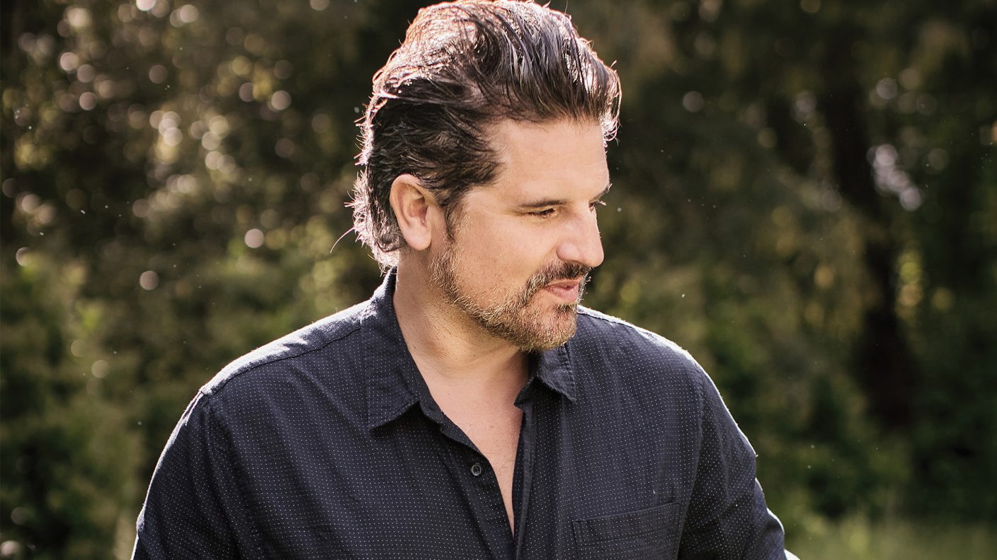 Sigge Eklund: ”Jag stod på knä i Akalla centrum med en pistolmynning ...