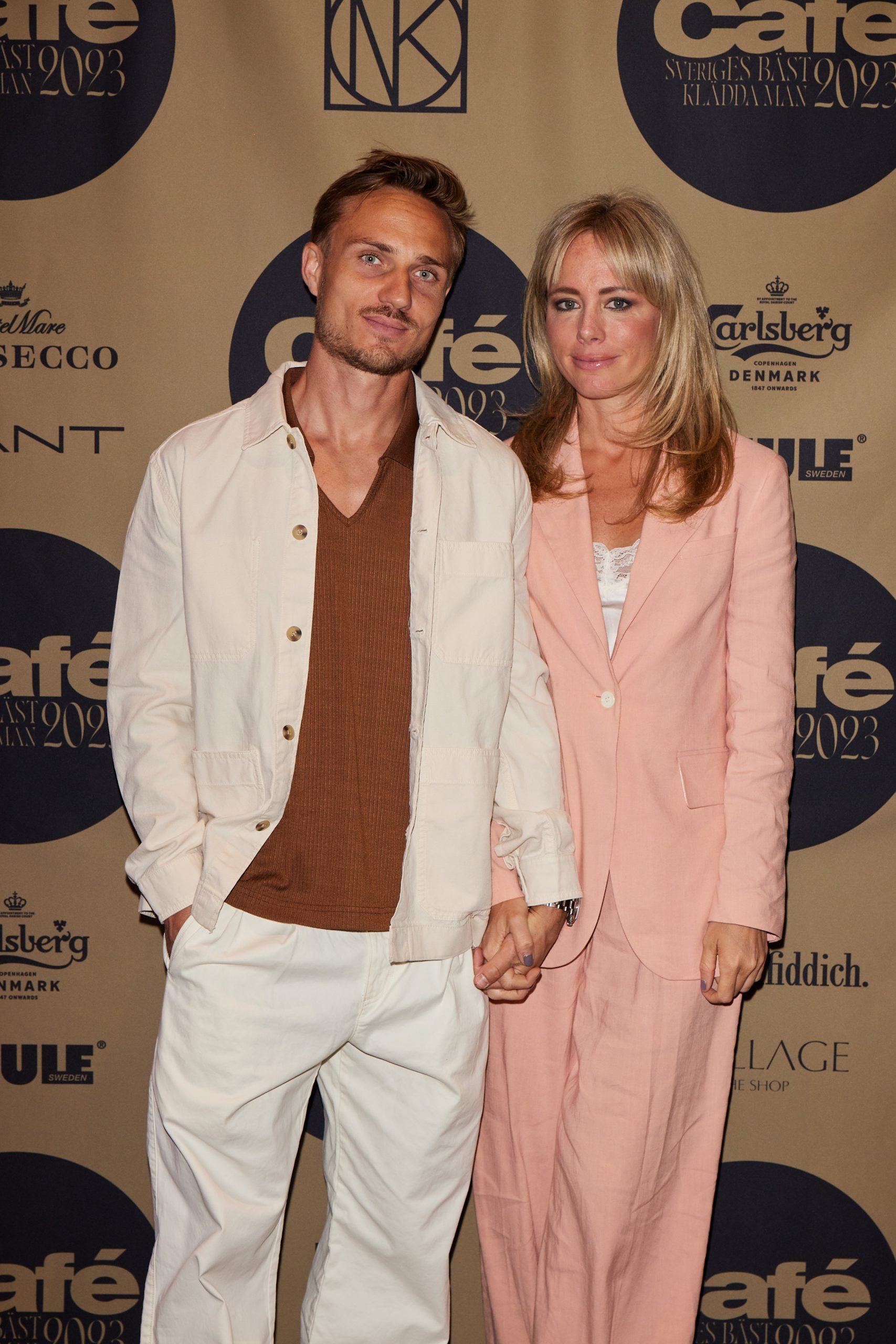 Café korade Sveriges bäst klädda man 2023 – alla bilder från röda ...